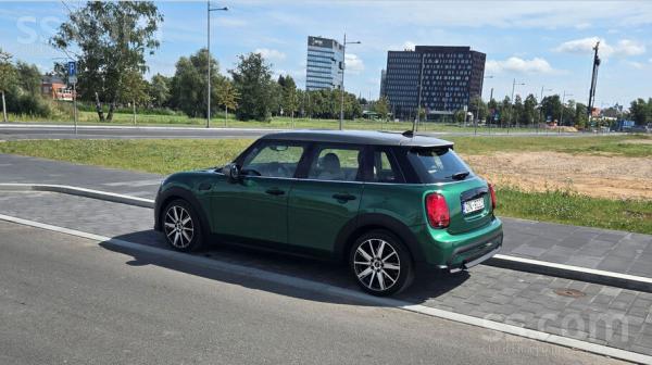 Green MINI Cooper 2021 in Riga, with an engine capacity of 1.50 L and mileage of 47 thousand km for 18750 €, photo 7 on AUTOMOTO.COM.LV