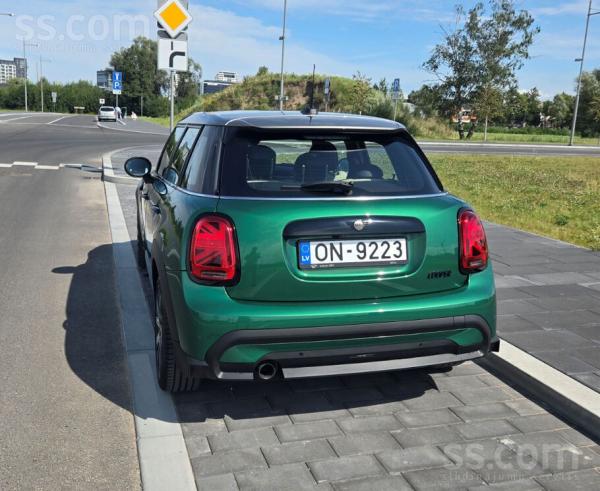 Green MINI Cooper 2021 in Riga, with an engine capacity of 1.50 L and mileage of 47 thousand km for 18750 €, photo 8 on AUTOMOTO.COM.LV
