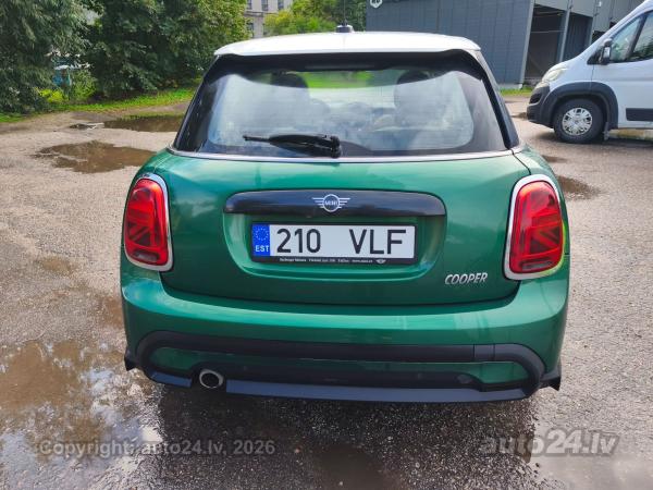 MINI Cooper 2023 in Tallinn on AUTOMOTO.COM.LV Green MINI Cooper 2023 in Tallinn, with an engine capacity of 1.50 L and mileage of 0 thousand km for 24000 €, photo 5 on AUTOMOTO.COM.LV