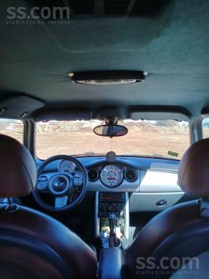 Grey MINI Cooper 2007 in Valmiera, with an engine capacity of 1.60 L and mileage of 158 thousand km for 1900 €, photo 8 on AUTOMOTO.COM.LV