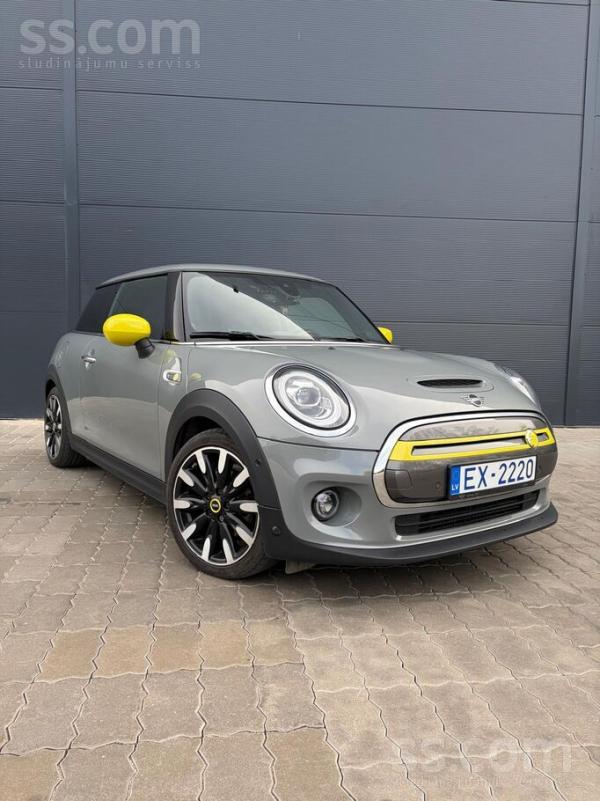 Grey MINI Cooper 2020 in Riga, with an engine capacity of 1.60 L and mileage of 65 thousand km for 17500 €, photo 1 on AUTOMOTO.COM.LV