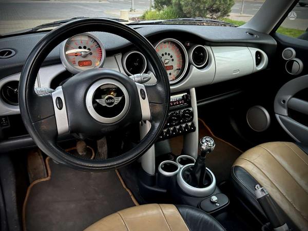 Grey MINI Cooper 2001 in Vilnius, with an engine capacity of 1.60 L and mileage of 206 thousand km for 1499 €, photo 11 on AUTOMOTO.COM.LV