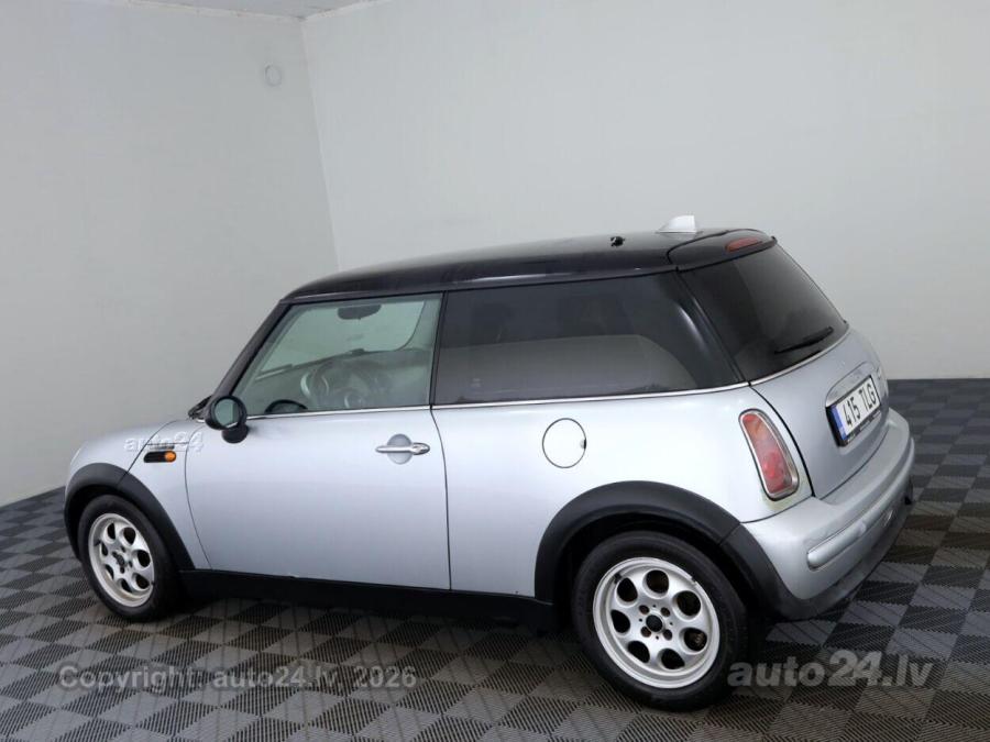 Pelēks MINI Cooper 2002 Tallina, ar dzinēja tilpumu 1.60 L un nobraukumu 215 tūkst. km par 699 €, foto 4 vietnē AUTOMOTO.COM.LV