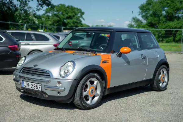 Pelēks MINI Cooper 2002 Liepāja, ar dzinēja tilpumu 1.60 L un nobraukumu 211 tūkst. km par 2650 €, foto 1 vietnē AUTOMOTO.COM.LV