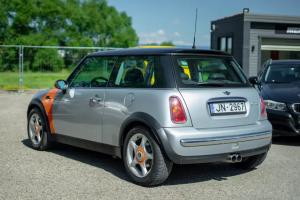 Pelēks MINI Cooper 2002 Liepāja, ar dzinēja tilpumu 1.60 L un nobraukumu 211 tūkst. km par 2650 €, foto 3 vietnē AUTOMOTO.COM.LV