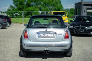 Pelēks MINI Cooper 2002 Liepāja, ar dzinēja tilpumu 1.60 L un nobraukumu 211 tūkst. km par 2650 €, foto 4 vietnē AUTOMOTO.COM.LV