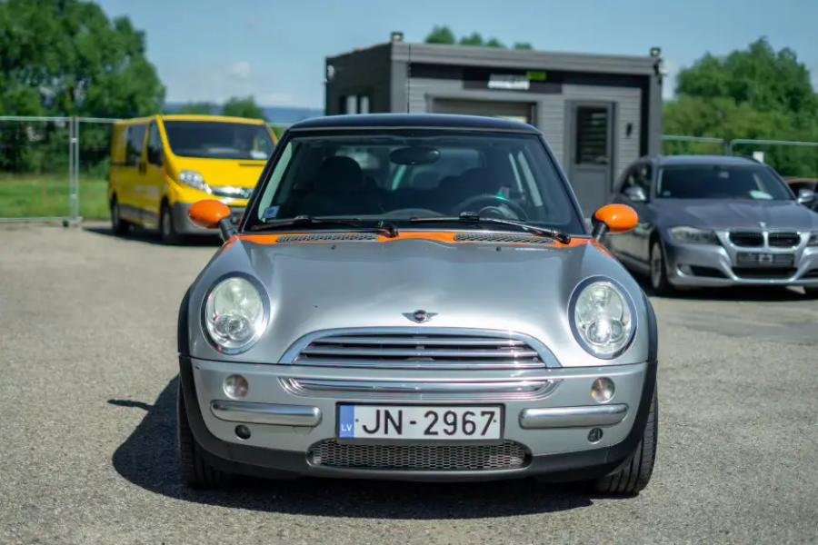 Pelēks MINI Cooper 2002 Liepāja, ar dzinēja tilpumu 1.60 L un nobraukumu 211 tūkst. km par 2650 €, foto 7 vietnē AUTOMOTO.COM.LV