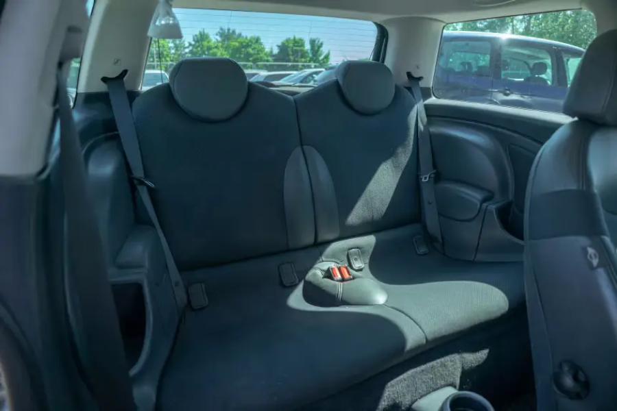 Pelēks MINI Cooper 2002 Liepāja, ar dzinēja tilpumu 1.60 L un nobraukumu 211 tūkst. km par 2650 €, foto 11 vietnē AUTOMOTO.COM.LV