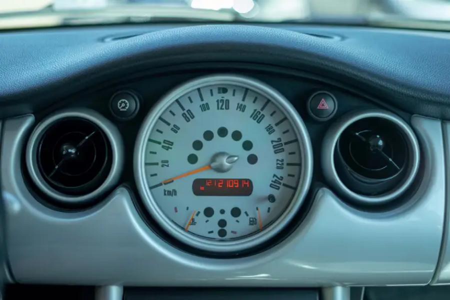 Pelēks MINI Cooper 2002 Liepāja, ar dzinēja tilpumu 1.60 L un nobraukumu 211 tūkst. km par 2650 €, foto 13 vietnē AUTOMOTO.COM.LV