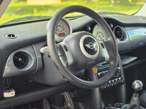 Pelēks MINI Cooper 2002 Grobiņa, ar dzinēja tilpumu 1.60 L un nobraukumu 228 tūkst. km par 1700 €, foto 9 vietnē AUTOMOTO.COM.LV