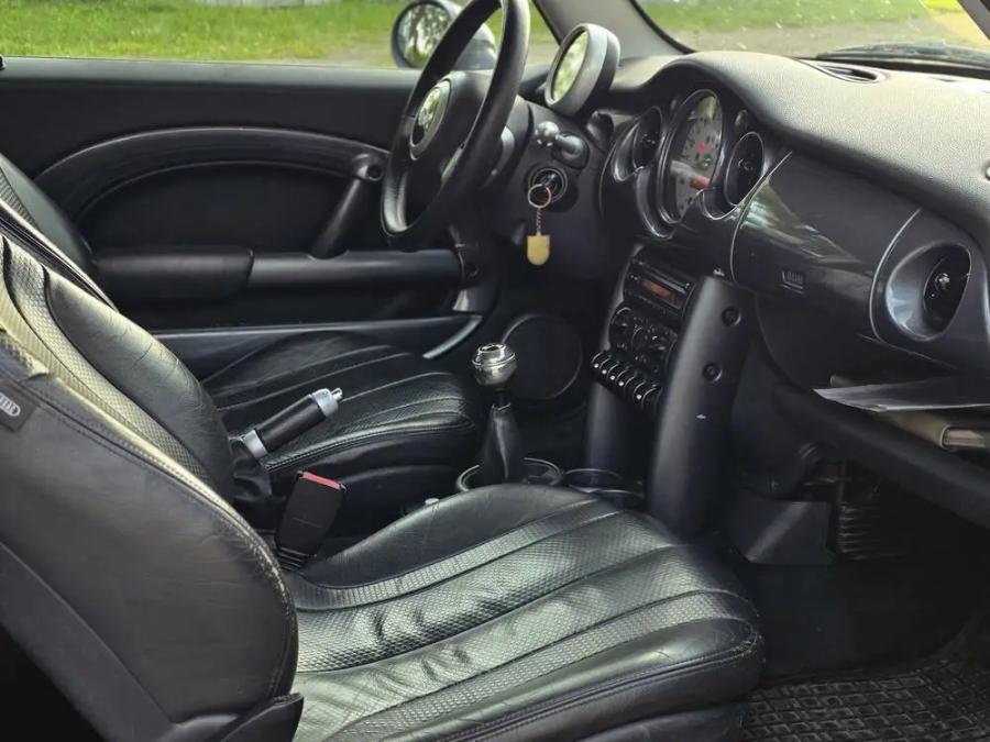 Pelēks MINI Cooper 2002 Grobiņa, ar dzinēja tilpumu 1.60 L un nobraukumu 228 tūkst. km par 1700 €, foto 11 vietnē AUTOMOTO.COM.LV