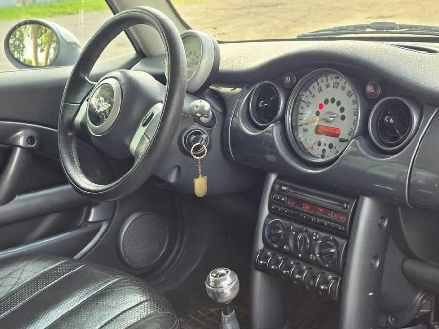 Pelēks MINI Cooper 2002 Grobiņa, ar dzinēja tilpumu 1.60 L un nobraukumu 228 tūkst. km par 1700 €, foto 12 vietnē AUTOMOTO.COM.LV