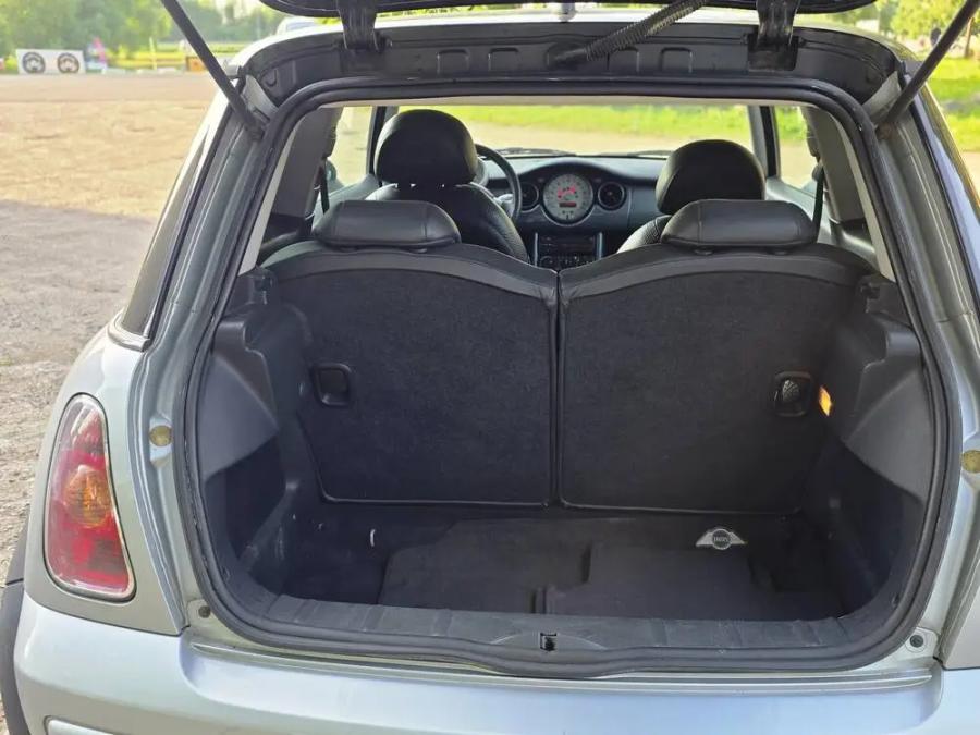 Pelēks MINI Cooper 2002 Grobiņa, ar dzinēja tilpumu 1.60 L un nobraukumu 228 tūkst. km par 1700 €, foto 15 vietnē AUTOMOTO.COM.LV