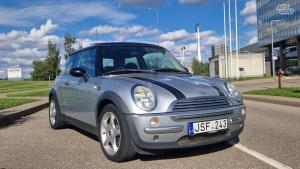 Grey MINI Cooper 2002 in Vilnius, with an engine capacity of 1.60 L and mileage of 311 thousand km for 1090 €, photo 3 on AUTOMOTO.COM.LV