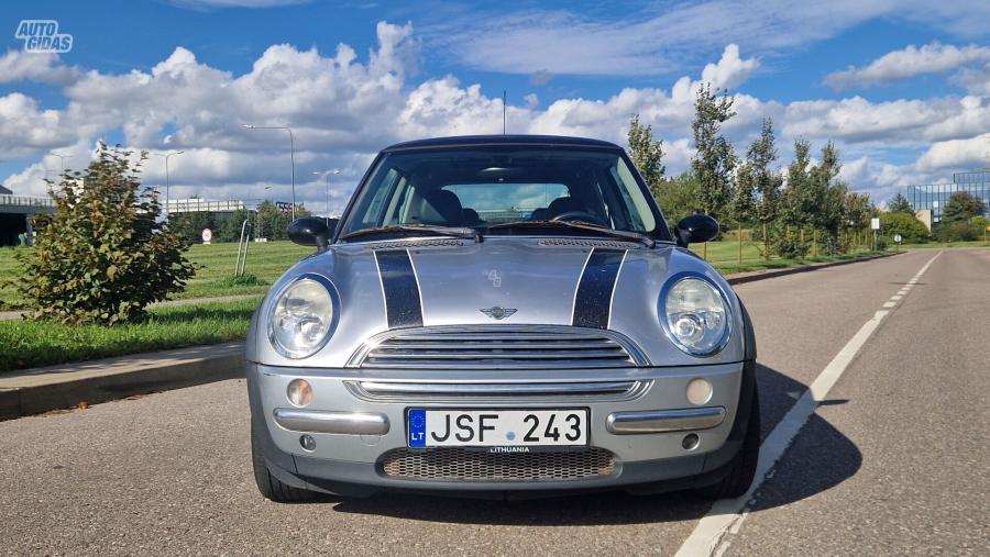 Grey MINI Cooper 2002 in Vilnius, with an engine capacity of 1.60 L and mileage of 311 thousand km for 1090 €, photo 4 on AUTOMOTO.COM.LV