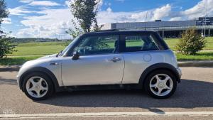 Grey MINI Cooper 2002 in Vilnius, with an engine capacity of 1.60 L and mileage of 311 thousand km for 1090 €, photo 6 on AUTOMOTO.COM.LV