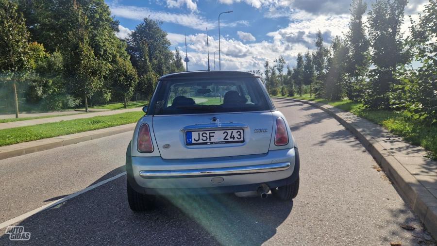 Grey MINI Cooper 2002 in Vilnius, with an engine capacity of 1.60 L and mileage of 311 thousand km for 1090 €, photo 9 on AUTOMOTO.COM.LV