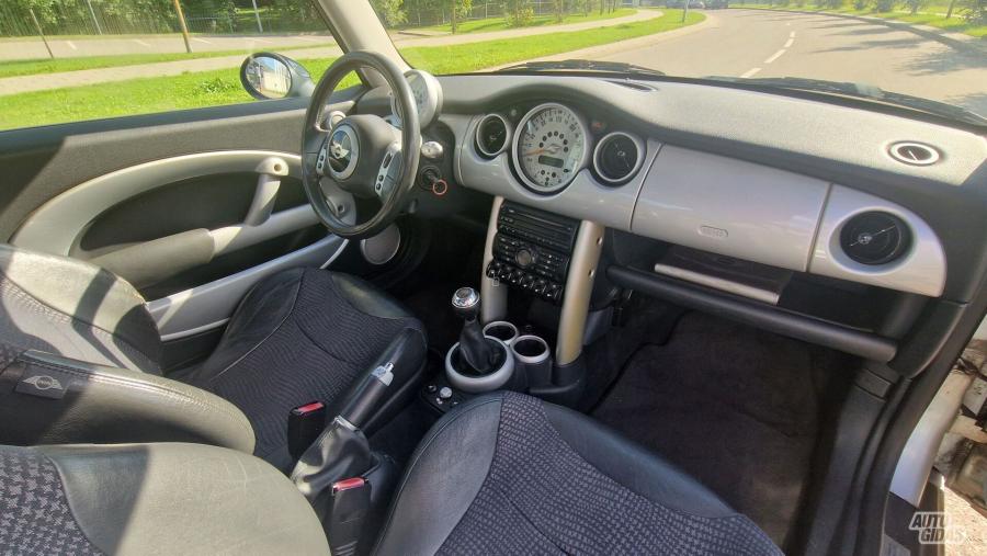 Grey MINI Cooper 2002 in Vilnius, with an engine capacity of 1.60 L and mileage of 311 thousand km for 1090 €, photo 16 on AUTOMOTO.COM.LV