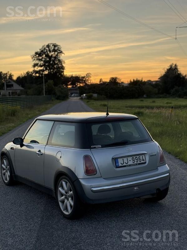 Pelēks MINI Cooper 2003 Rīga, ar dzinēja tilpumu 1.60 L un nobraukumu 234 tūkst. km par 1200 €, foto 3 vietnē AUTOMOTO.COM.LV