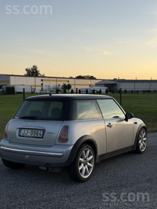 Pelēks MINI Cooper 2003 Rīga, ar dzinēja tilpumu 1.60 L un nobraukumu 234 tūkst. km par 1200 €, foto 4 vietnē AUTOMOTO.COM.LV