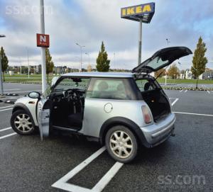 Grey MINI Cooper 2003 in Riga, with an engine capacity of 1.60 L and mileage of 262 thousand km for 1200 €, photo 4 on AUTOMOTO.COM.LV