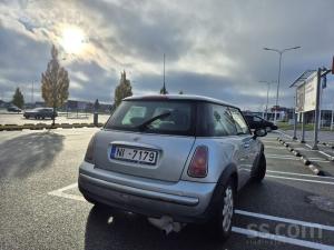 Grey MINI Cooper 2003 in Riga, with an engine capacity of 1.60 L and mileage of 262 thousand km for 1200 €, photo 5 on AUTOMOTO.COM.LV