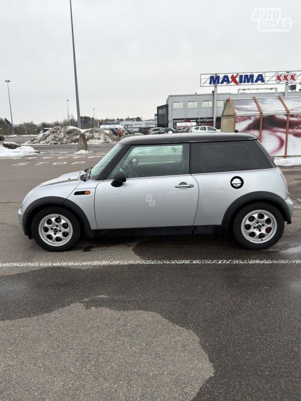 Grey MINI Cooper 2003 in Vilnius, with an engine capacity of 1.60 L and mileage of 240 thousand km for 1200 €, photo 3 on AUTOMOTO.COM.LV