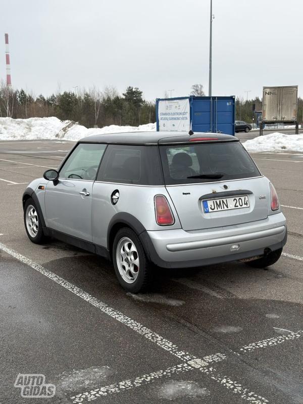 Grey MINI Cooper 2003 in Vilnius, with an engine capacity of 1.60 L and mileage of 240 thousand km for 1200 €, photo 4 on AUTOMOTO.COM.LV