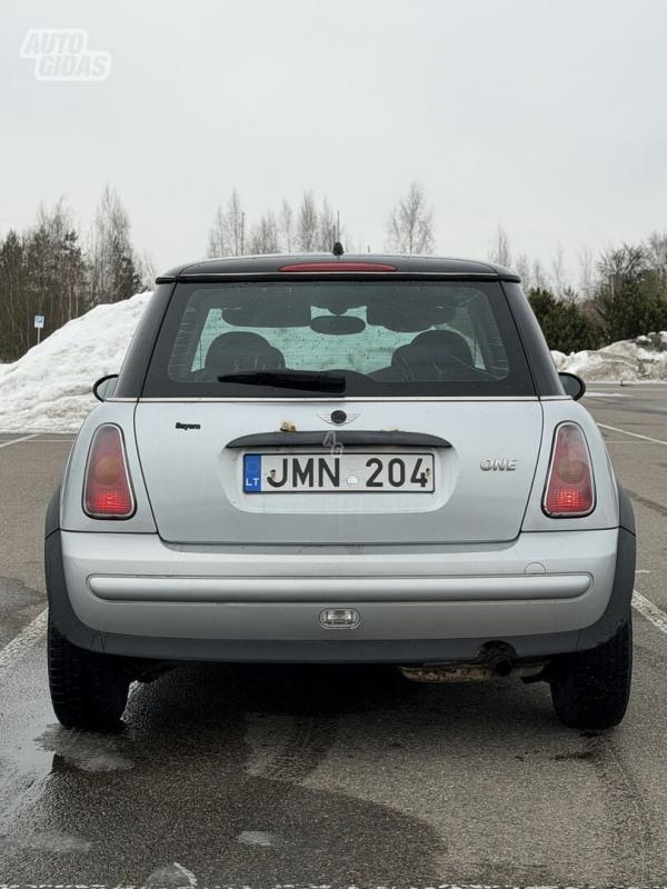 Grey MINI Cooper 2003 in Vilnius, with an engine capacity of 1.60 L and mileage of 240 thousand km for 1200 €, photo 5 on AUTOMOTO.COM.LV