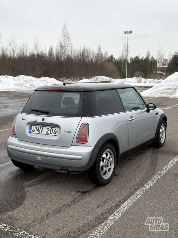 Grey MINI Cooper 2003 in Vilnius, with an engine capacity of 1.60 L and mileage of 240 thousand km for 1200 €, photo 6 on AUTOMOTO.COM.LV