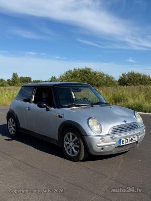 Pelēks MINI Cooper 2003 Tallina, ar dzinēja tilpumu 1.60 L un nobraukumu 192 tūkst. km par 1390 €, foto  vietnē AUTOMOTO.COM.LV