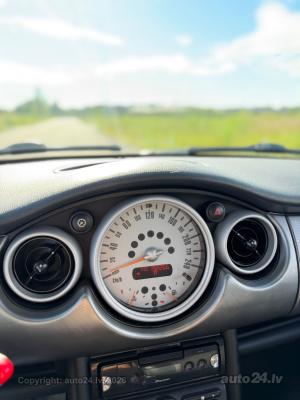 Grey MINI Cooper 2003 in Tallinn, with an engine capacity of 1.60 L and mileage of 192 thousand km for 1390 €, photo 13 on AUTOMOTO.COM.LV