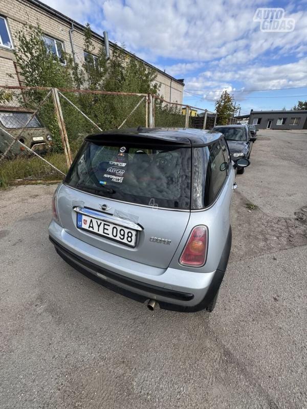 MINI Cooper 2003 in Radviliskis on AUTOMOTO.COM.LV Grey MINI Cooper 2003 in Radviliskis, with an engine capacity of 1.60 L and mileage of 252 thousand km for 1400 €, photo 5 on AUTOMOTO.COM.LV