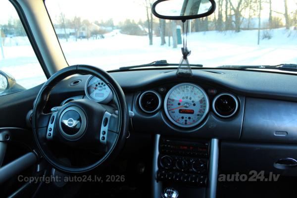 Grey MINI Cooper 2004 in Tartu, with an engine capacity of 1.60 L and mileage of 289 thousand km for 1999 €, photo 4 on AUTOMOTO.COM.LV