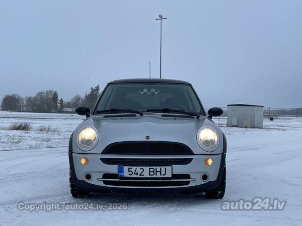 Pelēks MINI Cooper 2004 Tallina, ar dzinēja tilpumu 1.60 L un nobraukumu 217 tūkst. km par 1800 €, foto 2 vietnē AUTOMOTO.COM.LV