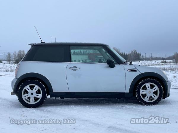 Pelēks MINI Cooper 2004 Tallina, ar dzinēja tilpumu 1.60 L un nobraukumu 217 tūkst. km par 1800 €, foto 6 vietnē AUTOMOTO.COM.LV