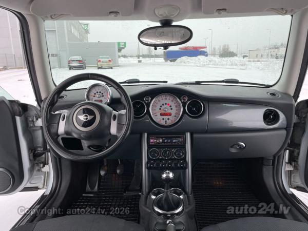 Pelēks MINI Cooper 2004 Tallina, ar dzinēja tilpumu 1.60 L un nobraukumu 217 tūkst. km par 1800 €, foto 8 vietnē AUTOMOTO.COM.LV