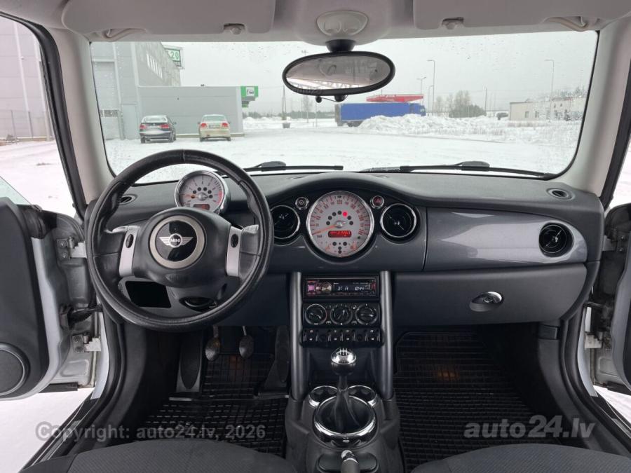 Pelēks MINI Cooper 2004 Tallina, ar dzinēja tilpumu 1.60 L un nobraukumu 217 tūkst. km par 1800 €, foto 8 vietnē AUTOMOTO.COM.LV