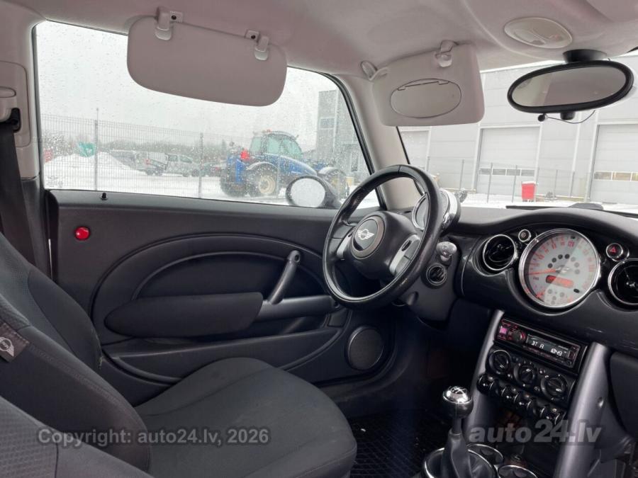 Pelēks MINI Cooper 2004 Tallina, ar dzinēja tilpumu 1.60 L un nobraukumu 217 tūkst. km par 1800 €, foto 11 vietnē AUTOMOTO.COM.LV