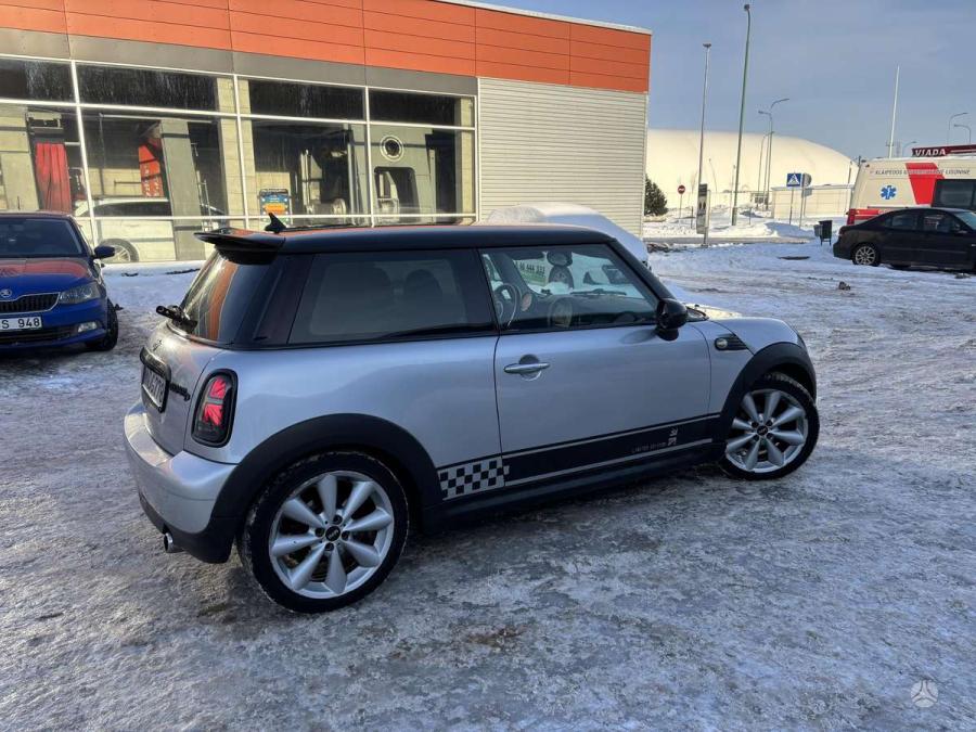 Grey MINI Cooper 2007 in Klaipeda, with an engine capacity of 1.60 L and mileage of 307 thousand km for 3800 €, photo 9 on AUTOMOTO.COM.LV