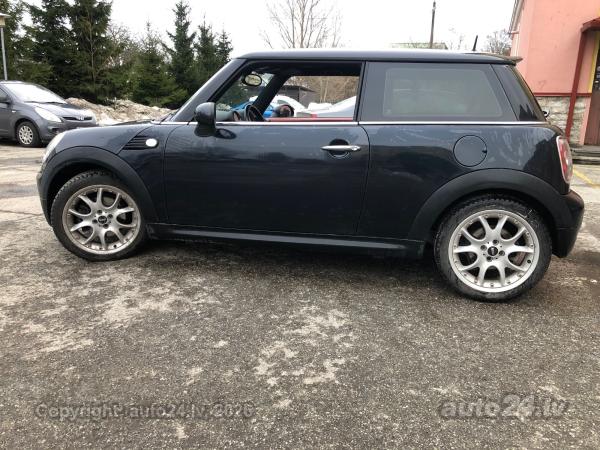 Pelēks MINI Cooper 2007 Tallina, ar dzinēja tilpumu 1.60 L un nobraukumu 138 tūkst. km par 3499 €, foto 5 vietnē AUTOMOTO.COM.LV