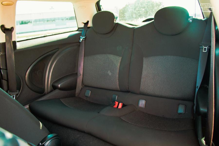 Pelēks MINI Cooper 2007 Kauņa, ar dzinēja tilpumu 1.60 L un nobraukumu 269 tūkst. km par 3000 €, foto 14 vietnē AUTOMOTO.COM.LV