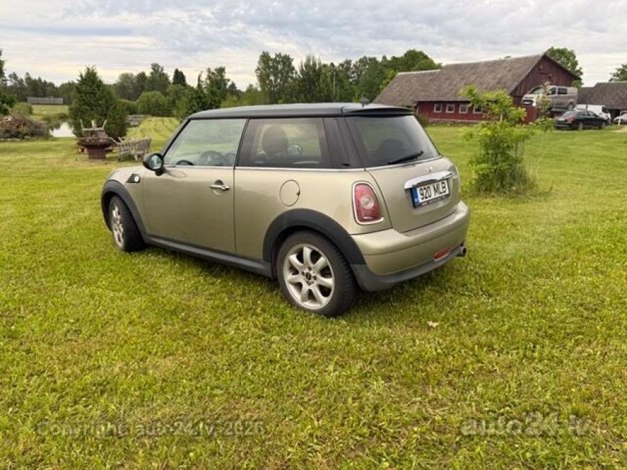 Pelēks MINI Cooper 2008 Tallina, ar dzinēja tilpumu 1.60 L un nobraukumu 153 tūkst. km par 3500 €, foto 4 vietnē AUTOMOTO.COM.LV