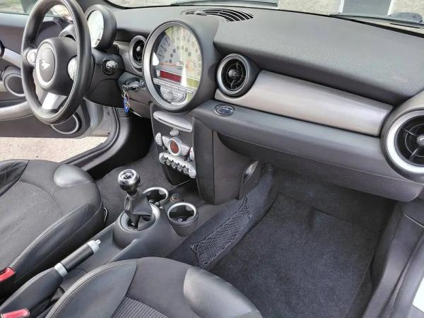 Pelēks MINI Cooper 2008 Talsi, ar dzinēja tilpumu 1.60 L un nobraukumu 162 tūkst. km par 3450 €, foto 8 vietnē AUTOMOTO.COM.LV