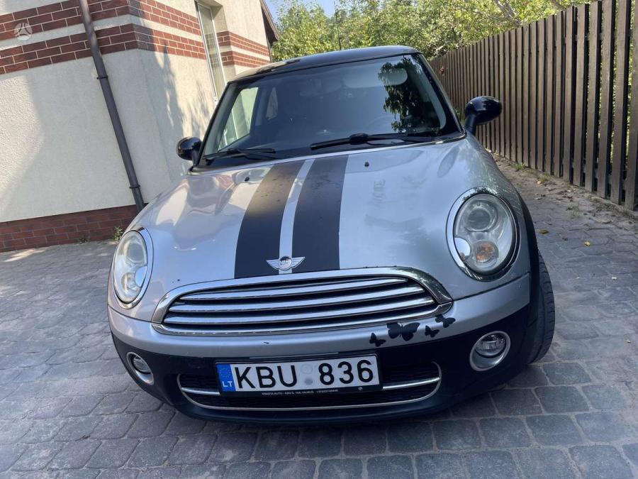 Grey MINI Cooper 2008 in Vilnius, with an engine capacity of 1.56 L and mileage of 307 thousand km for 1750 €, photo 3 on AUTOMOTO.COM.LV