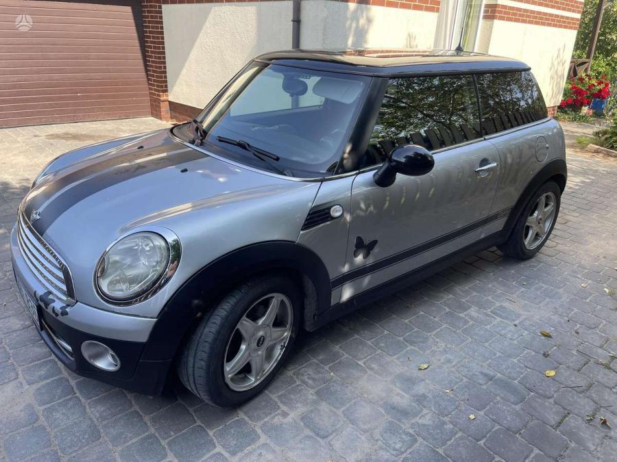 Grey MINI Cooper 2008 in Vilnius, with an engine capacity of 1.56 L and mileage of 307 thousand km for 1750 €, photo 4 on AUTOMOTO.COM.LV