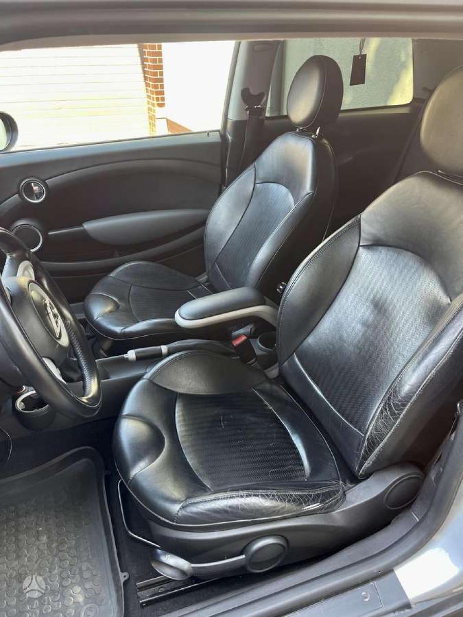 Grey MINI Cooper 2008 in Vilnius, with an engine capacity of 1.56 L and mileage of 307 thousand km for 1750 €, photo 6 on AUTOMOTO.COM.LV