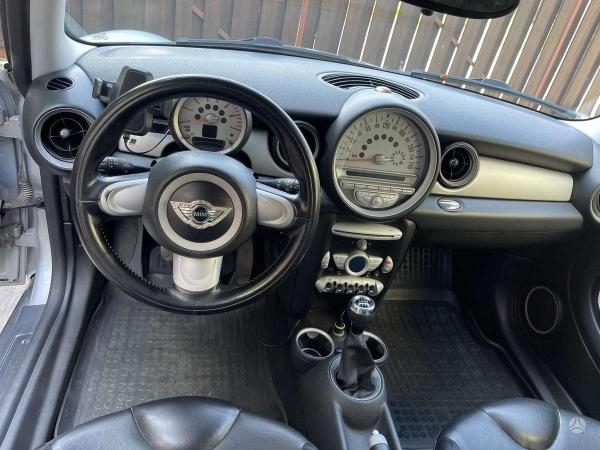 Grey MINI Cooper 2008 in Vilnius, with an engine capacity of 1.56 L and mileage of 307 thousand km for 1750 €, photo 6 on AUTOMOTO.COM.LV