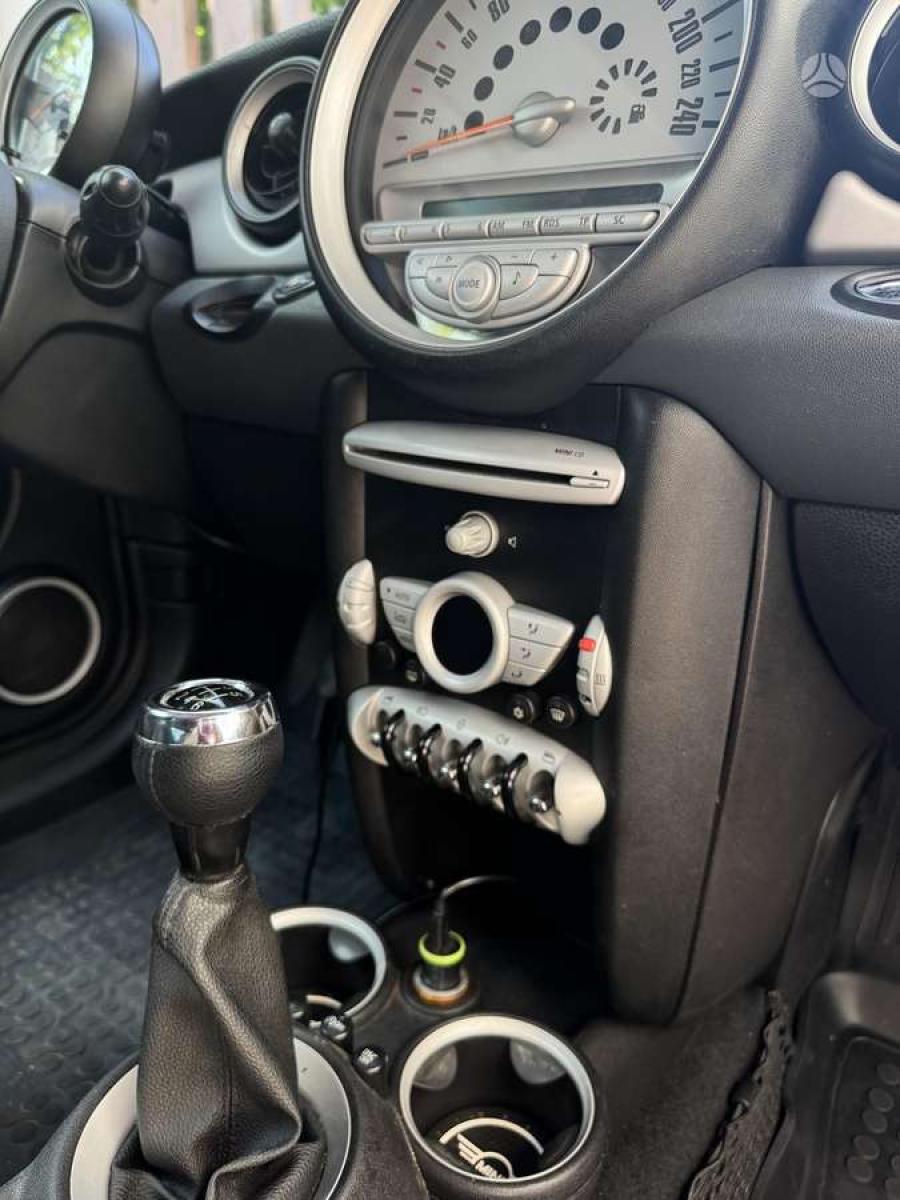 Grey MINI Cooper 2008 in Vilnius, with an engine capacity of 1.56 L and mileage of 307 thousand km for 1750 €, photo 8 on AUTOMOTO.COM.LV
