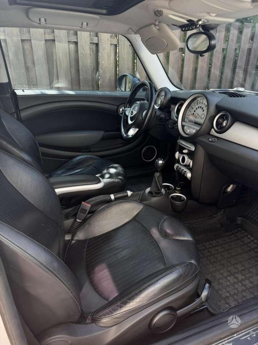 Grey MINI Cooper 2008 in Vilnius, with an engine capacity of 1.56 L and mileage of 307 thousand km for 1750 €, photo 9 on AUTOMOTO.COM.LV